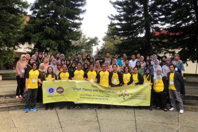 Delegasi Program Studi Matematika dalam kegiatan MIPAnet School: Graph ...